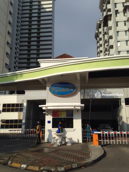 Halaman Kristal- Lengkok Free School, Jelutong, Timor Laut (Island ...